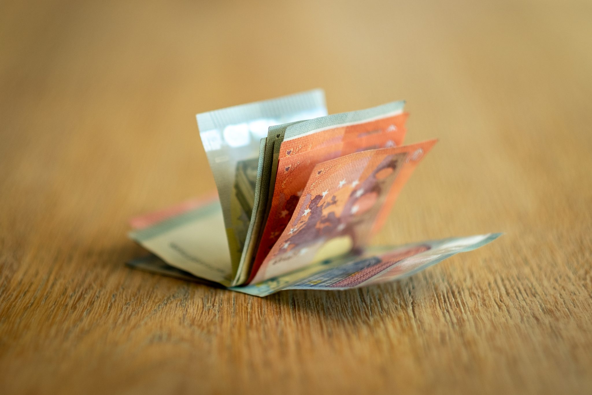 Laura Roque Valero: Bancos en Cuba retienen euros de ayudas españolas y ...